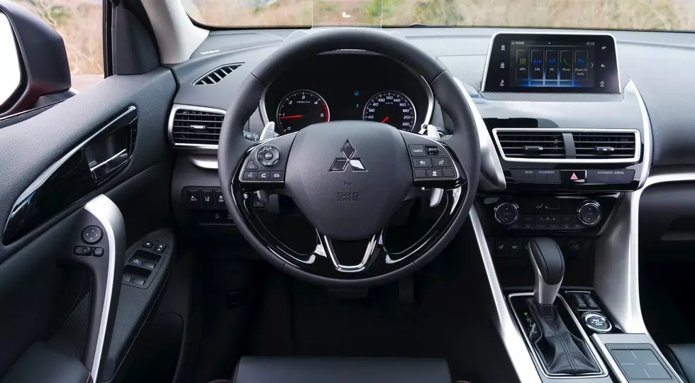 Le moment de l'apparition du Parcatnik dans la Fédération de Russie Mitsubishi Eclipse Cross 29842_5