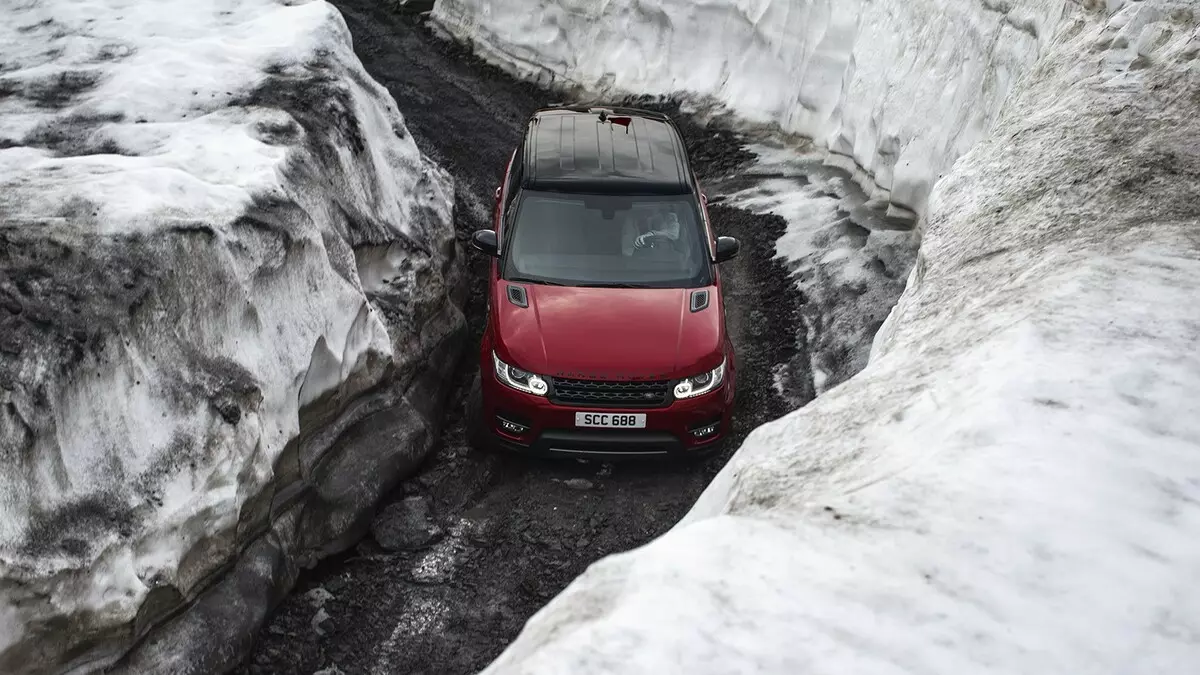 Mewn ardaloedd ag eira a rhew, roedd cyflymder uchaf y SUV yn dod i 120 km / h