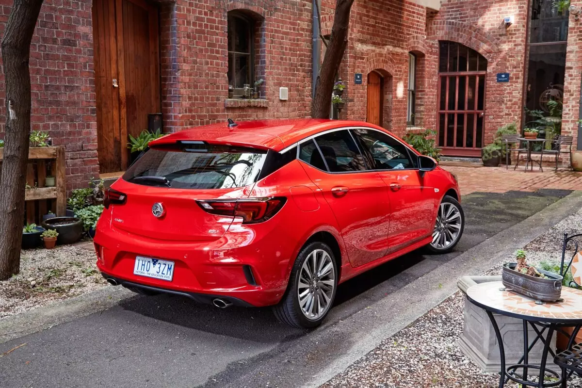 新的Holden Astra K以極低的需求降低價格 29975_2