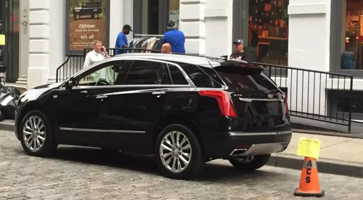 Mtandao ulipata picha za kwanza za crossover mpya ya Cadillac XT5 29985_2