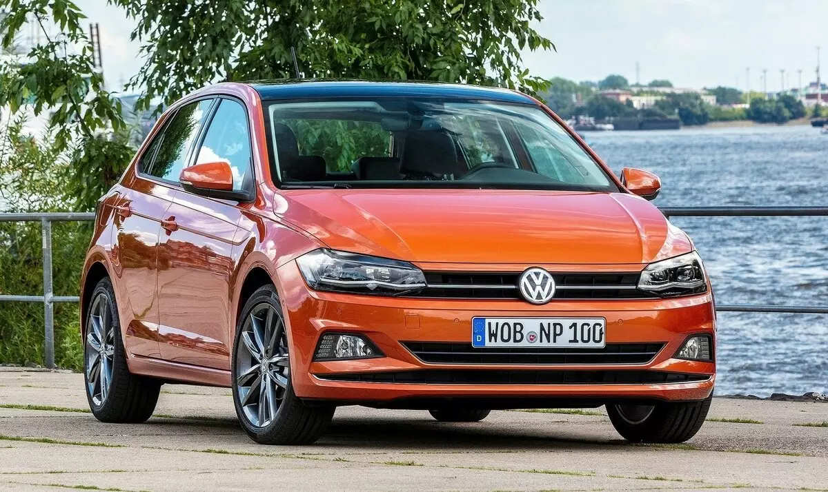 Nnwale nke mbụ nke Volkswagen Polo nke ọgbọ ọhụrụ: igwe igwe na mbara igwe sloon 29999_1