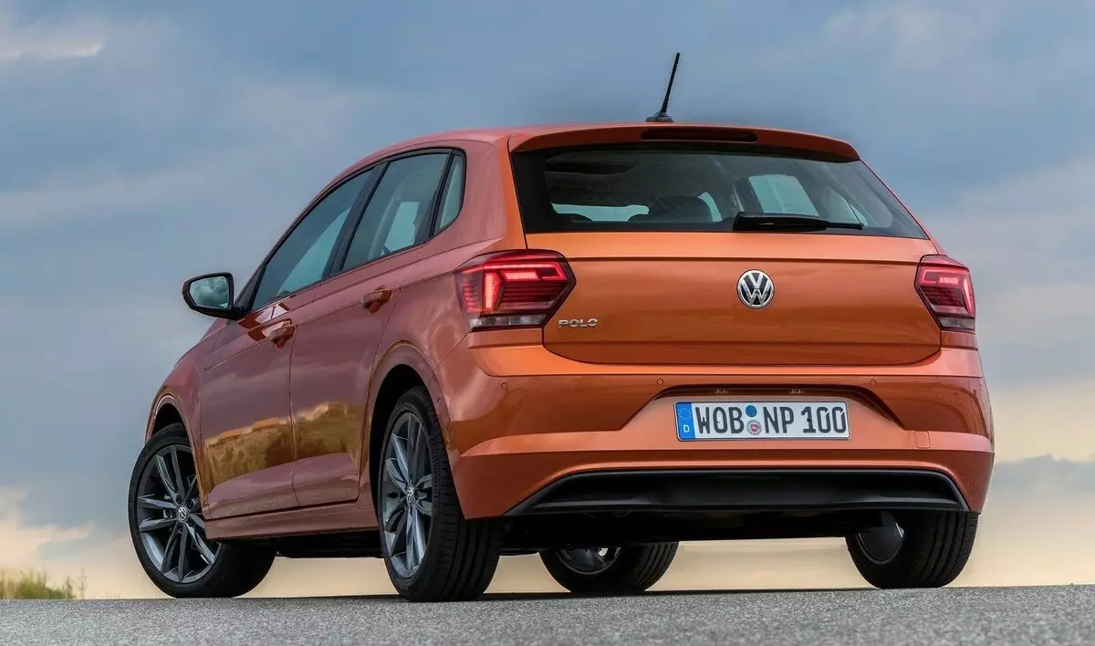 Nnwale nke mbụ nke Volkswagen Polo nke ọgbọ ọhụrụ: igwe igwe na mbara igwe sloon 29999_2