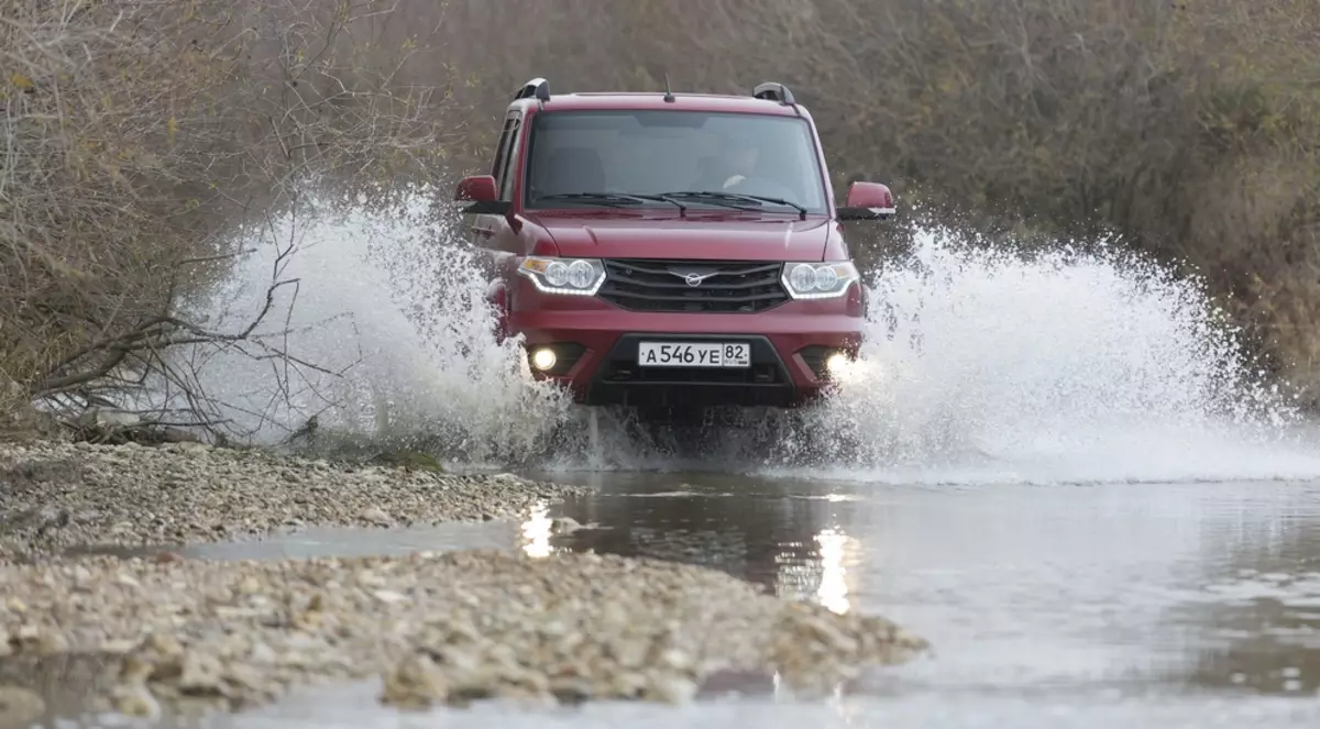 Ukuhamba no-Alabay: Test Drive Uaz Patriot 30012_19