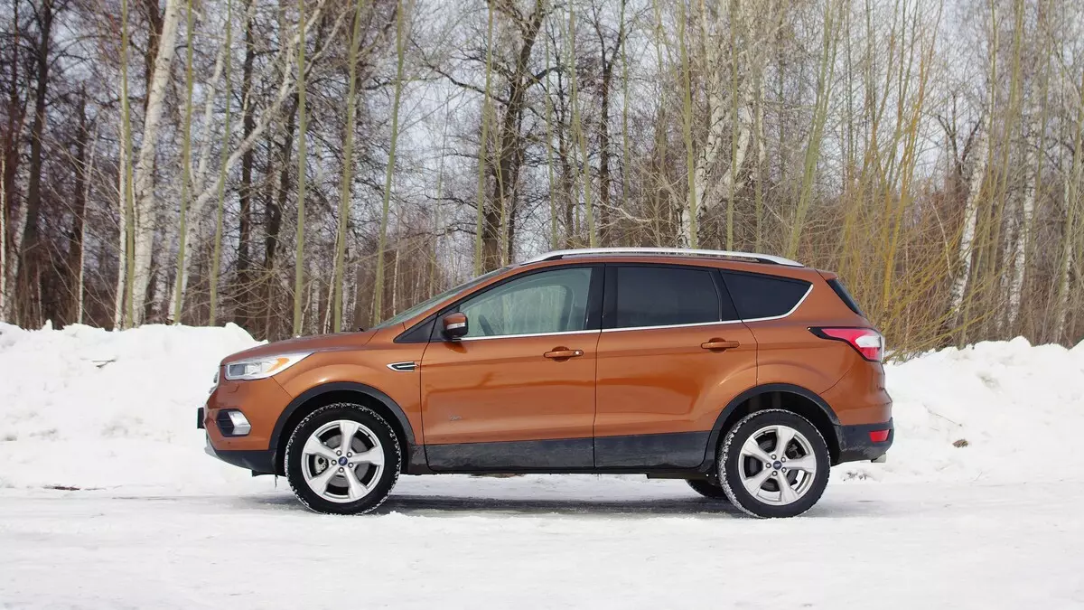 Nema popusta na podrijetlo: Test Drive Ažurirano Ford Kuga 30064_26