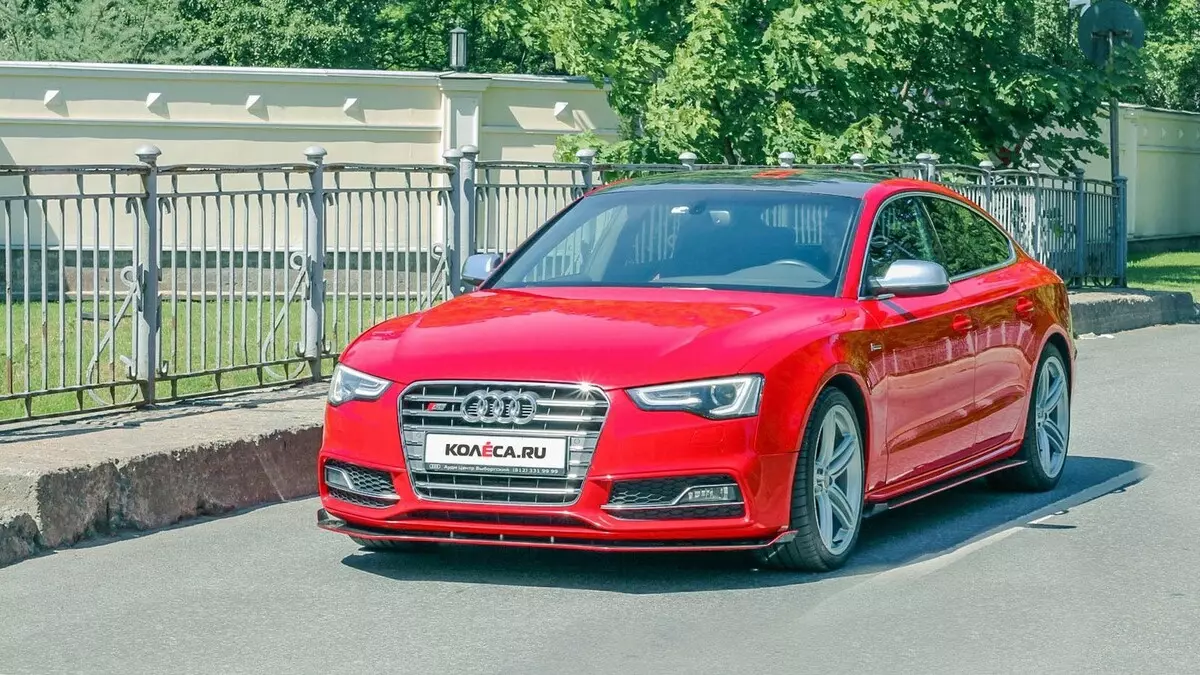 אאודי A5 Sportback חזית אדומה (1)