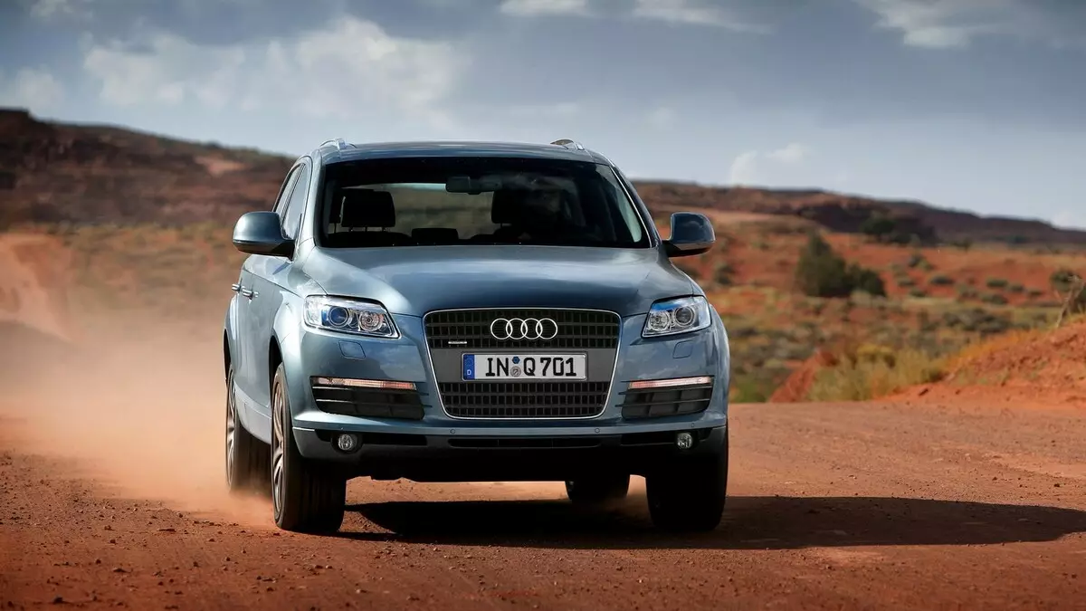 На фотографијата: Audi Q7 4.2 Quattro (4L) '2005-09