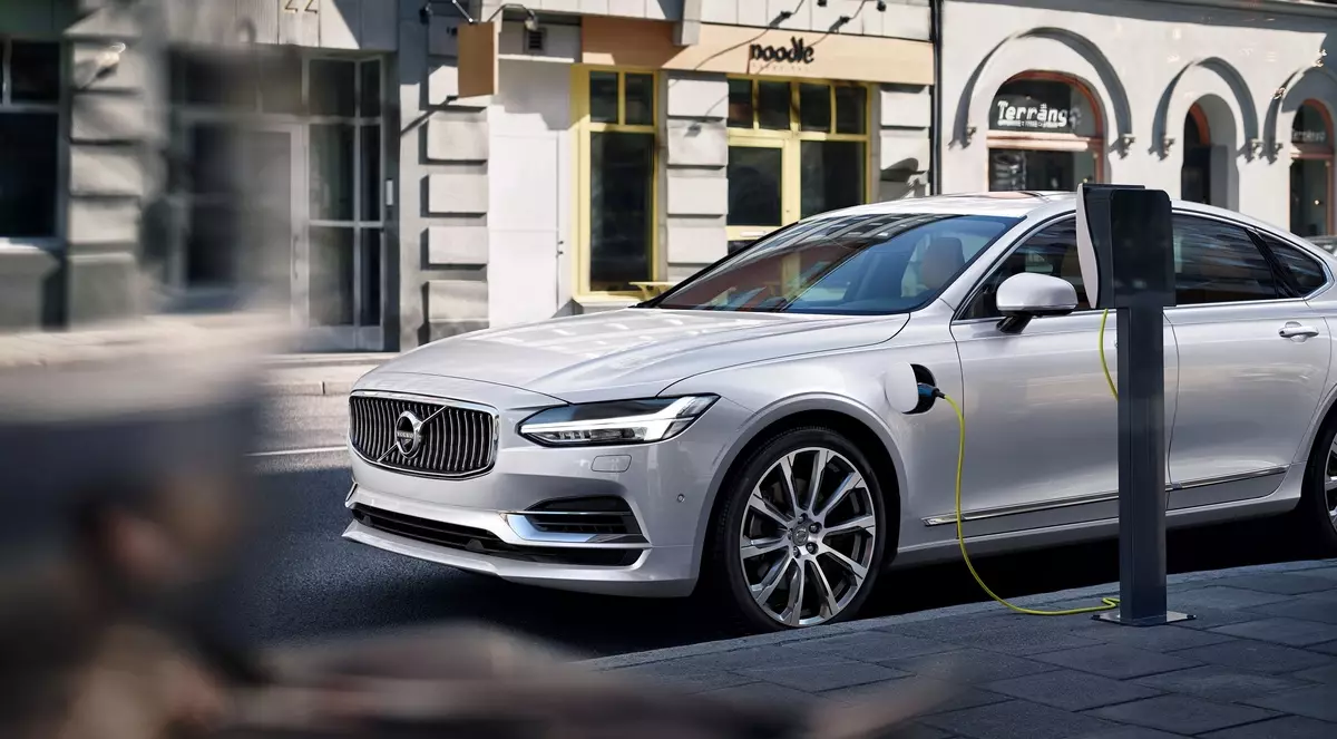 170158_twin_engine_t8_volvo_s90_instroction_white.jpg.