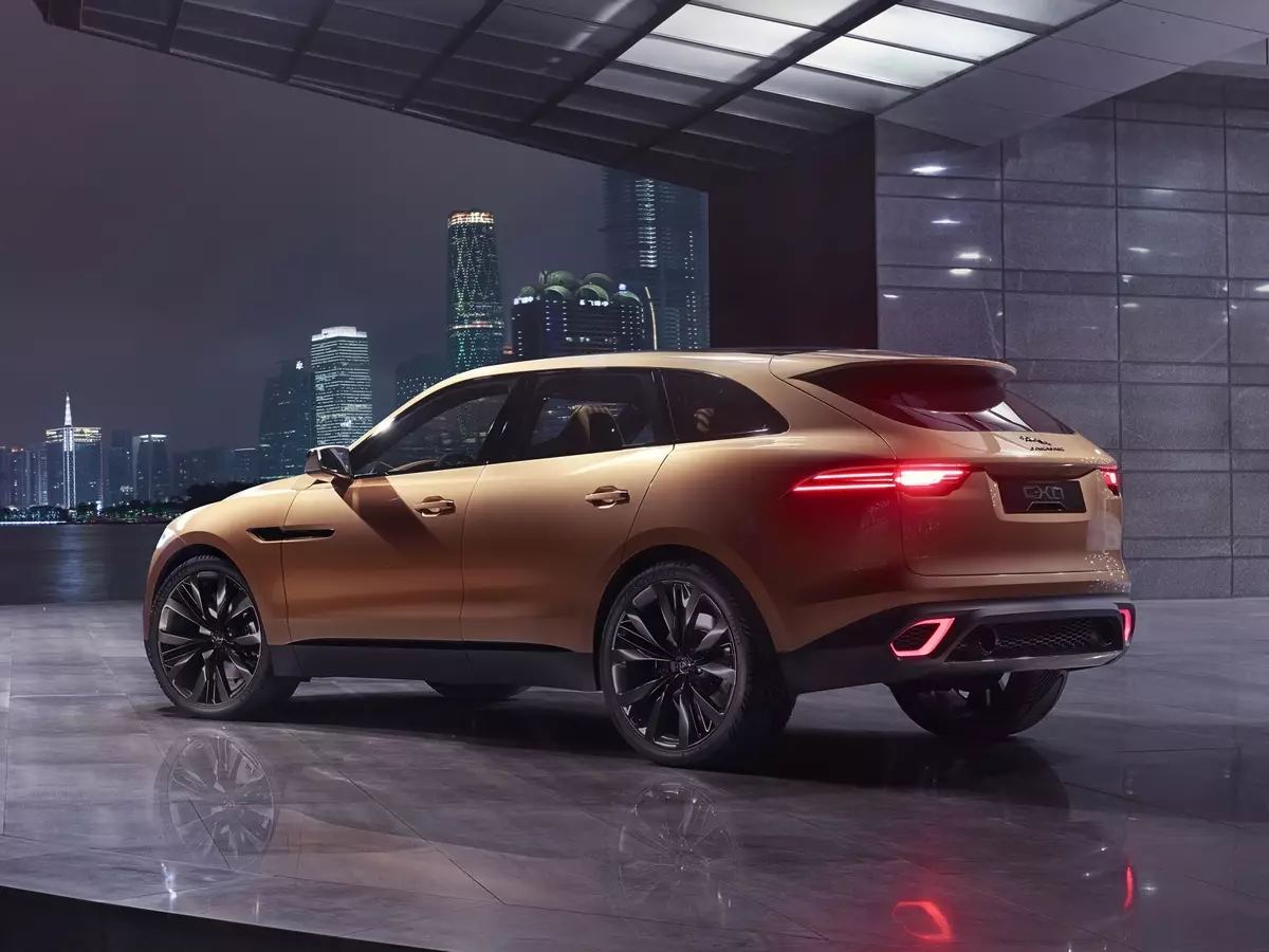 Nagpakita ang Jaguar og F-Pace Crossover sa Video 303_3