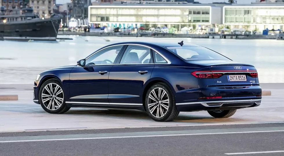 Bekende Russische prijzen Audi A8 Nieuwe generatie 30412_2