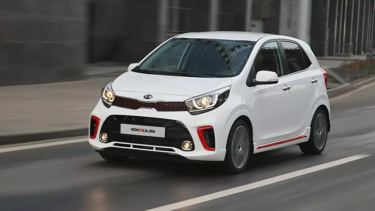 Kichkina qora kiyim yorqin qizil: birinchi sinov drayveri Kia Picanto 30414_19