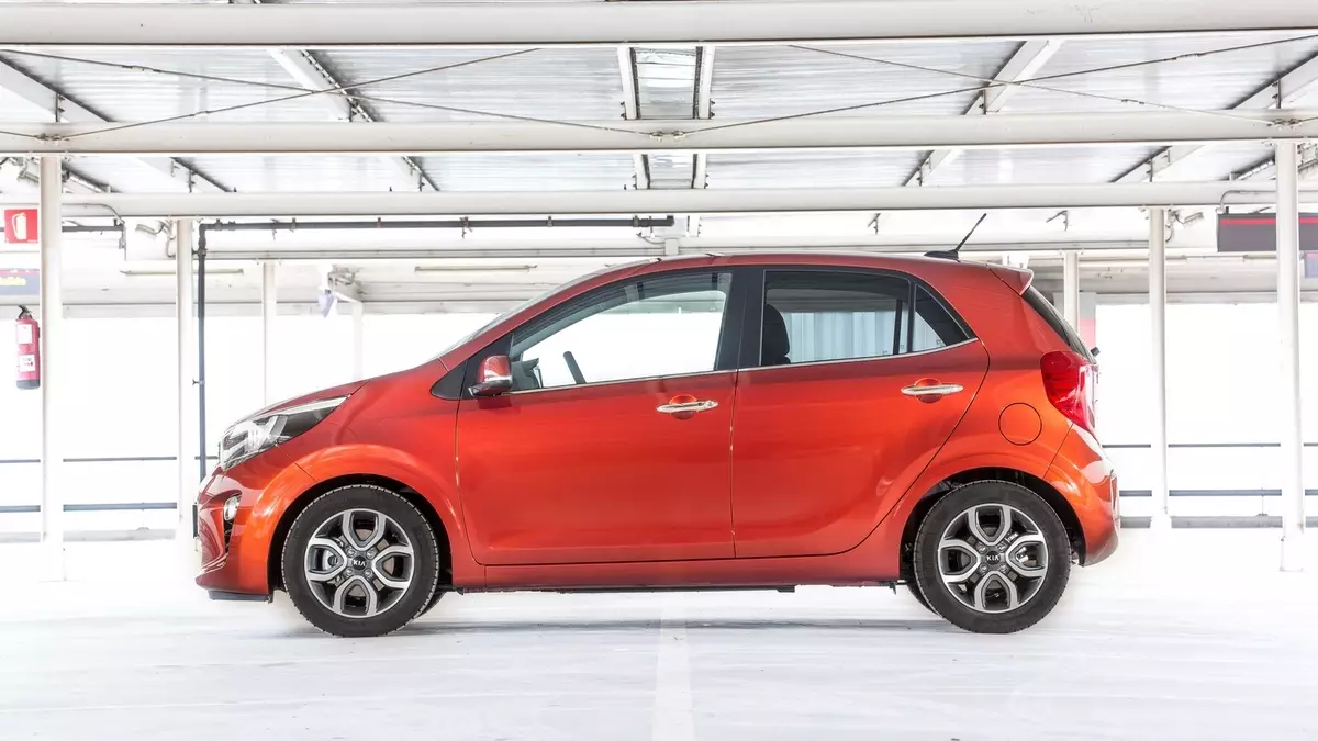 Little Black Dress Bright Red: Unang Test Drive New Kia Picanto 30414_33