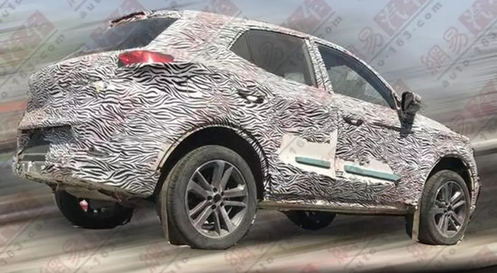 Borgward leiddi í prófanir Crossover 