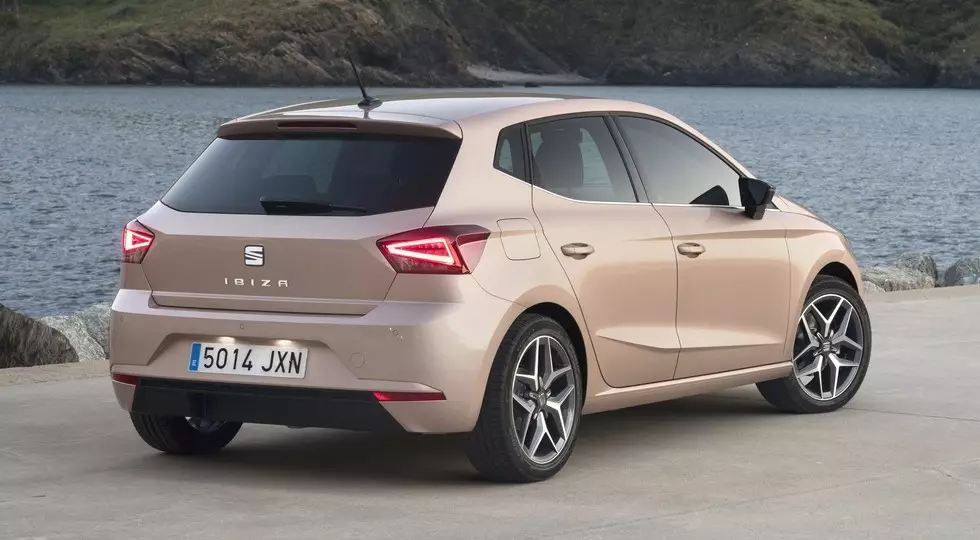 Дизайн нового кросовера Seat розкрили до офіційного дебюту 30628_4