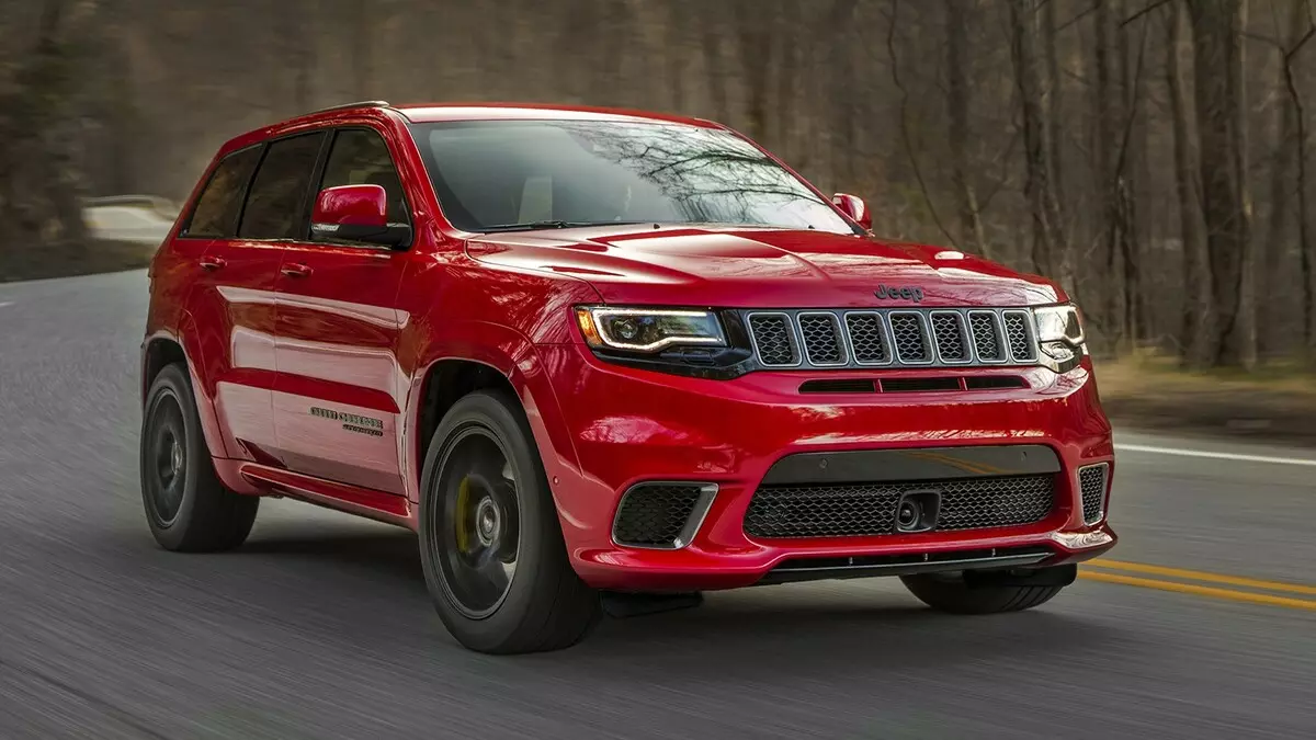 На фото: Jeep Grand Cherokee Trackhawk