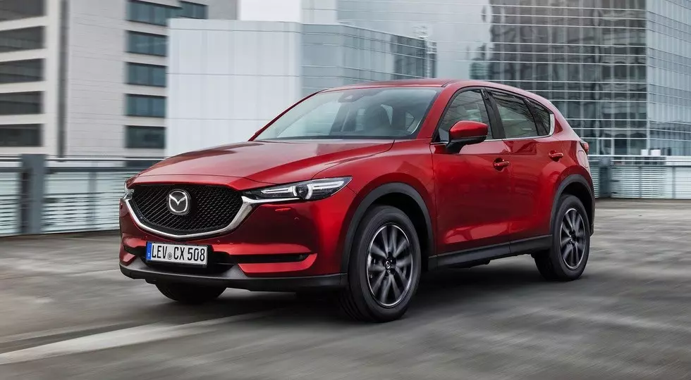 روس میں مازدا CX-5 اور CX-9 کے نئے Crossovers کی ظاہری شکل کے لئے آخری تاریخ 30677_1