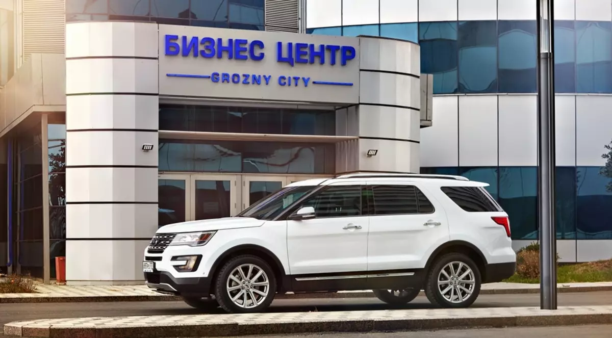 Elefanții cuceri Caucazul: Testul de testare a noului Ford Explorer 30814_69