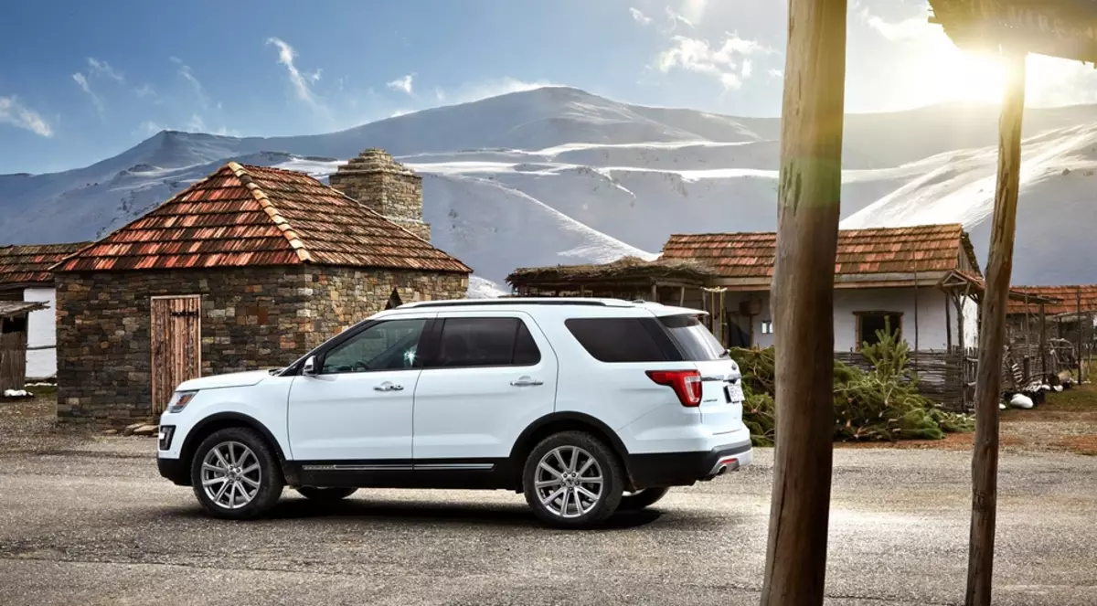 Eilifintí conquer an Caucasus: Tiomáint tástála an Ford New Explorer 30814_72