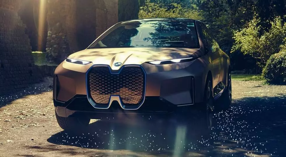Nový BMW Crossover s gigantickými 