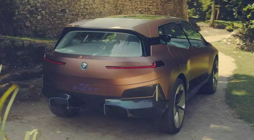 Uus BMW Crossover hiiglasliku 