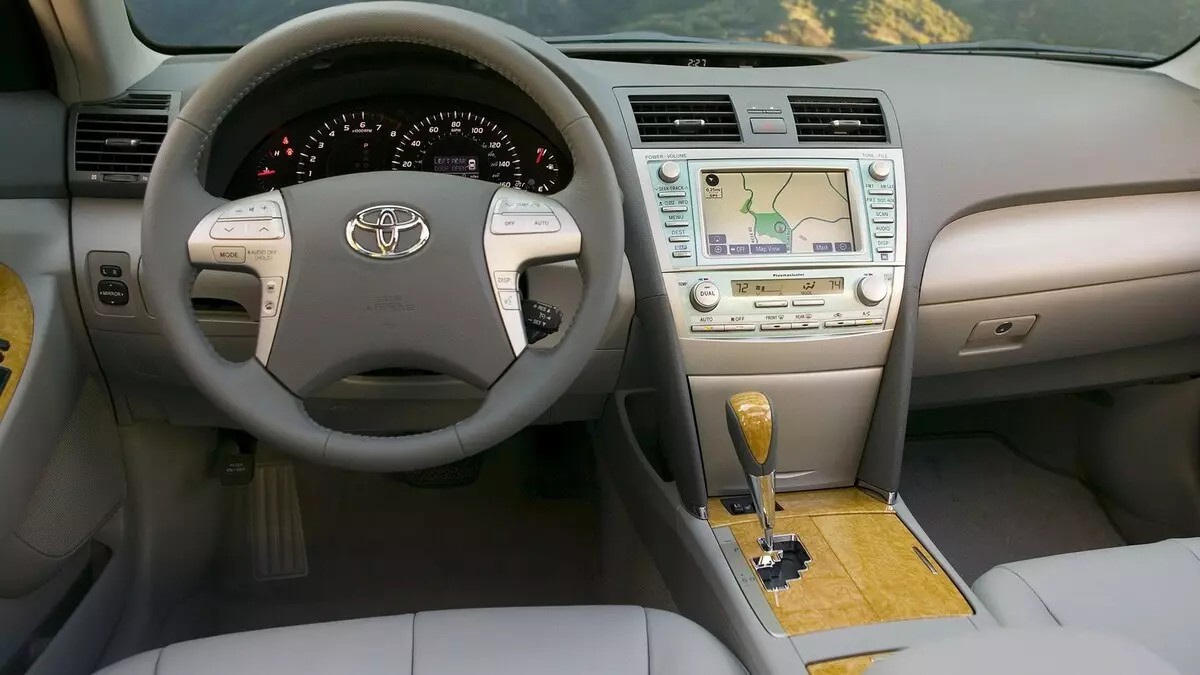 Toyota Camry XV40 бо масофа: callosial, пӯшидани салон, глайки барқӣ 30969_12