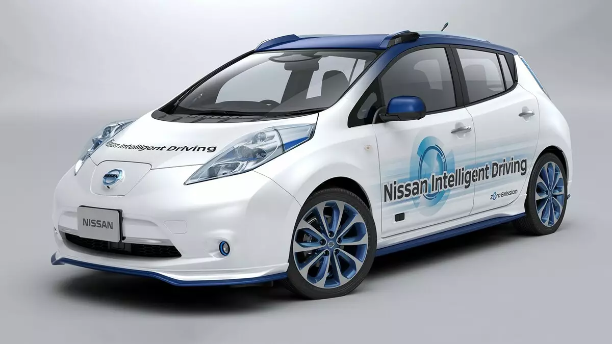 Prototyyppi autonominen ajoneuvo perustuu Nissan Leafiin