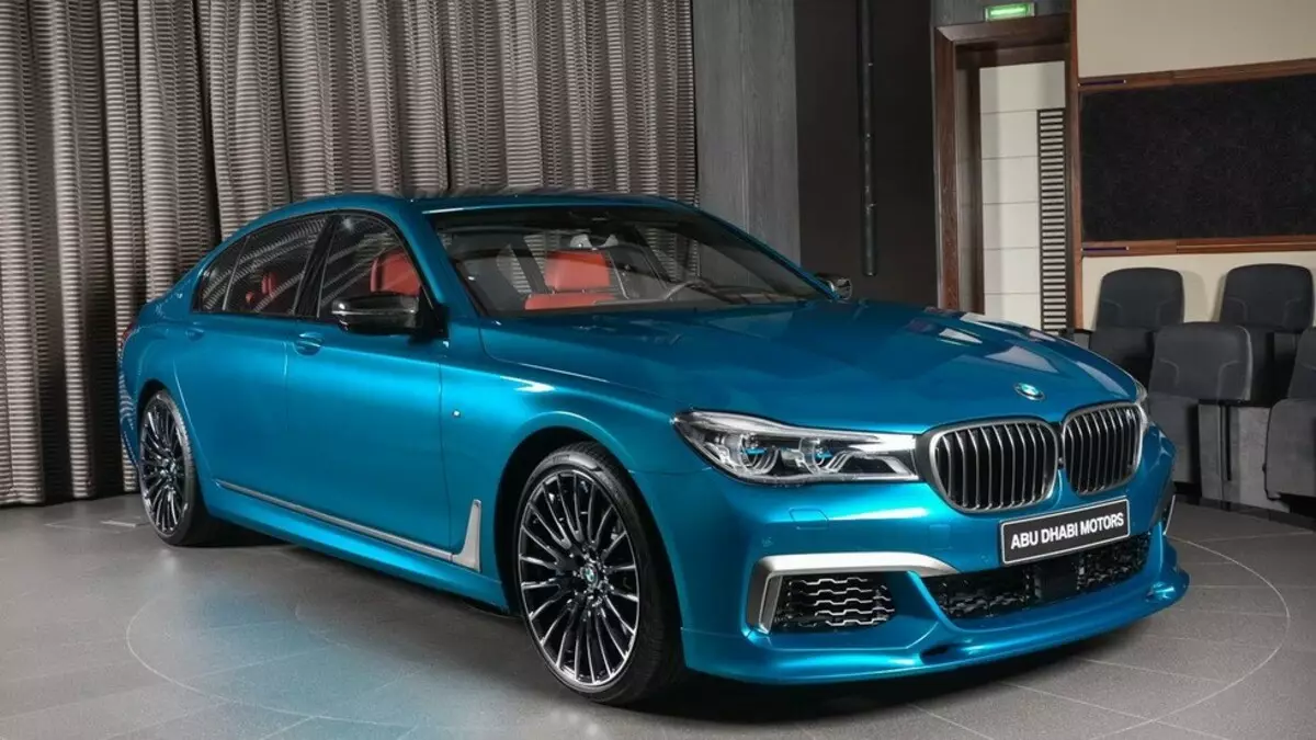 Azure BMW M760Li Yksittäinen Long Beach sininen näyttelyt Abu Dhabissa 31085_1