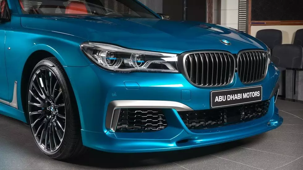 Azure BMW M760Li Yksittäinen Long Beach sininen näyttelyt Abu Dhabissa 31085_3