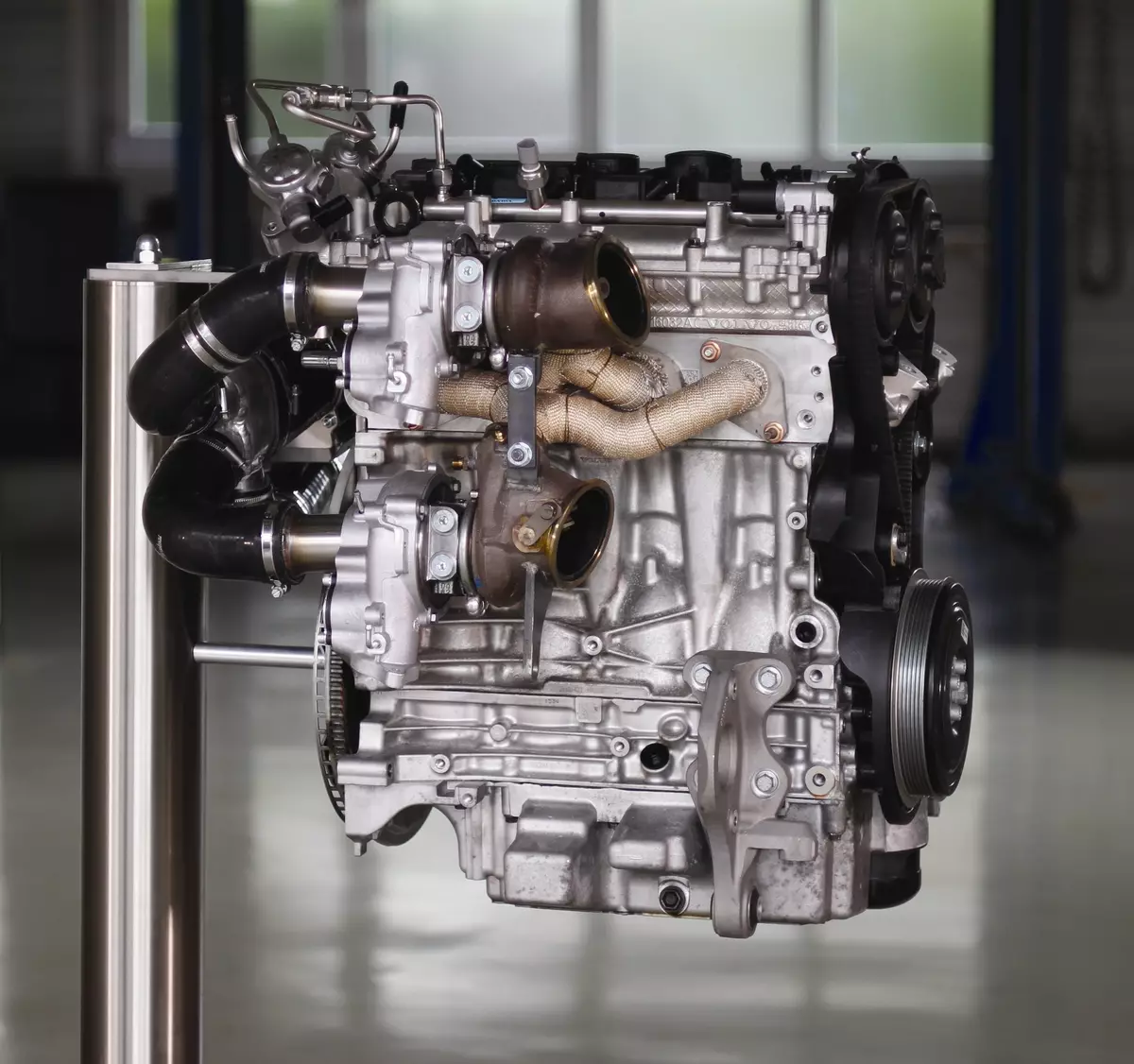 152742_volvo_cars_reveals_450_horsepower_high_performance_drive_e_powertrain.jpg.