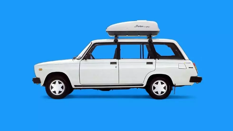 In Europe, dealers proposed to increase the carrying capacity of VAZ-2104 using the roof boxing