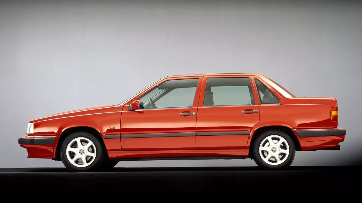 Ninu Fọto: Volvo 850