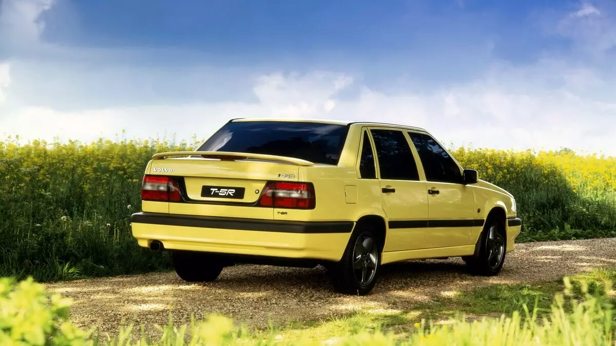 Ninu Fọto: Volvo 850 T5 R