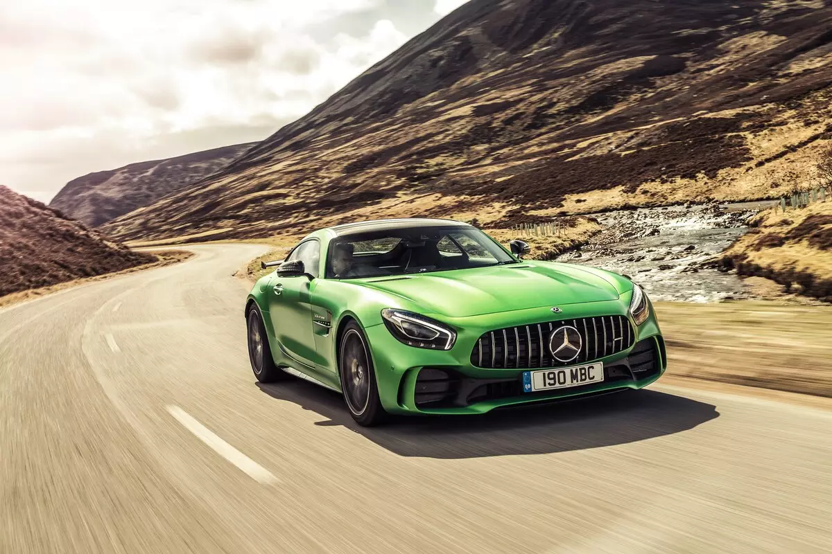 Mercedes-AMG po punon në GT R Coupe në versionin e serisë së zezë 31198_1