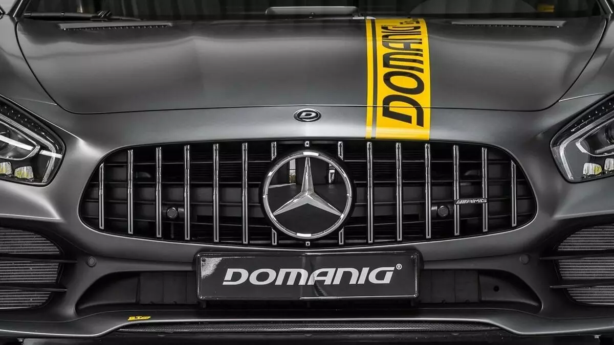 تمت إضافة Domanig Mercedes-Amg GT R حوالي 200 