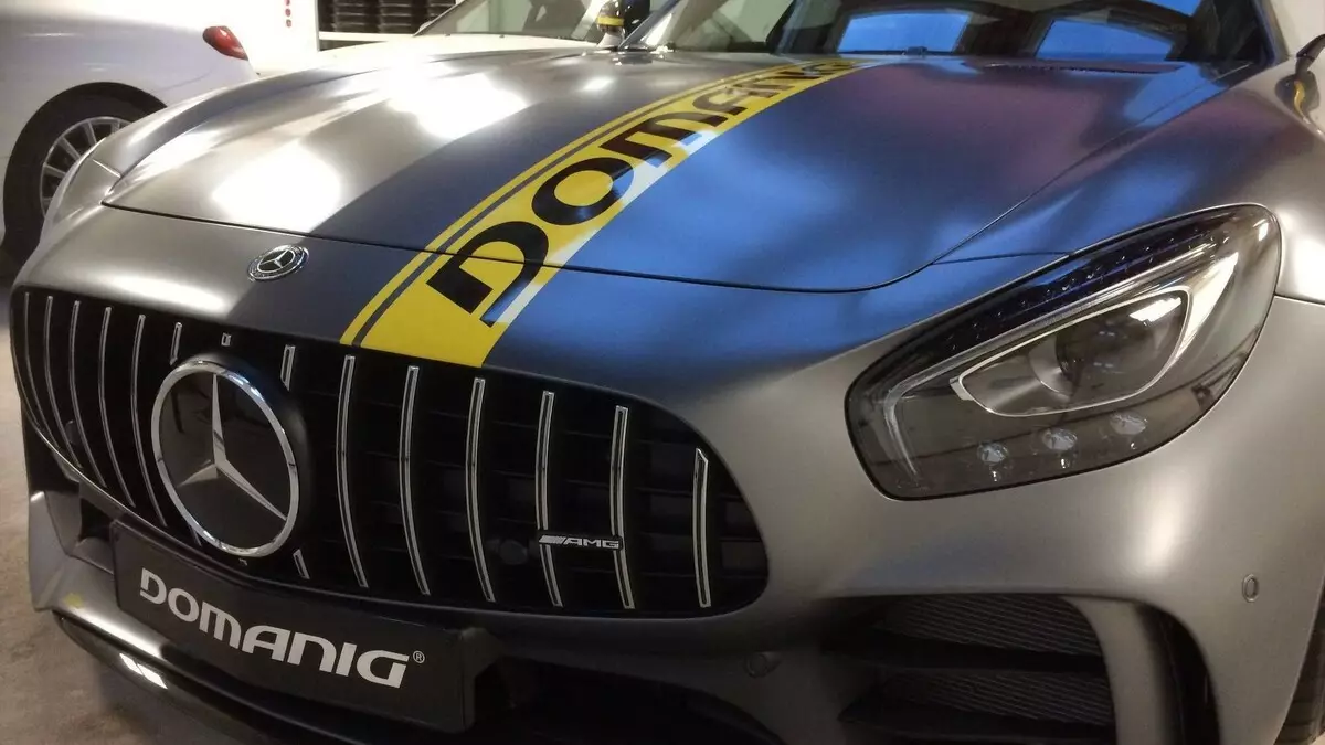 تمت إضافة Domanig Mercedes-Amg GT R حوالي 200 