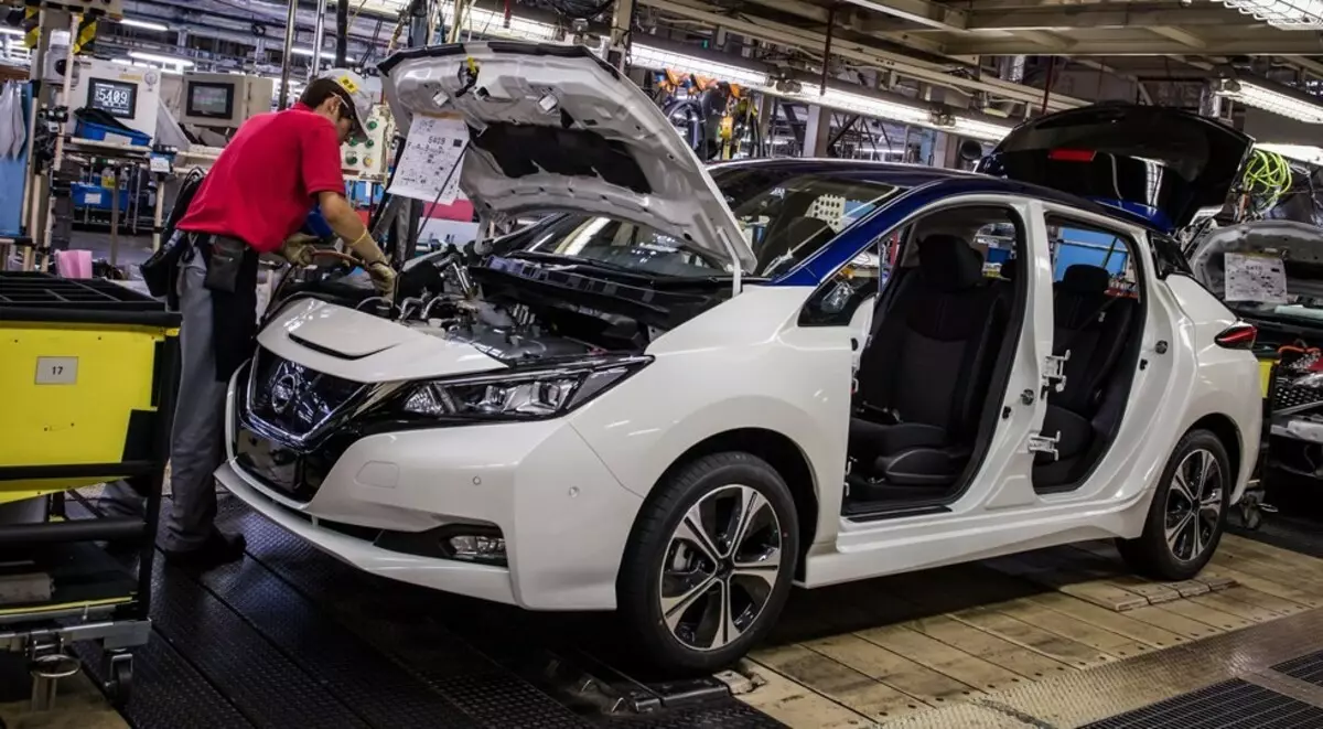 Ang bagong henerasyon ng Nissan Leaf ay kinakatawan. Maaaring lumitaw sa Russia 31222_21