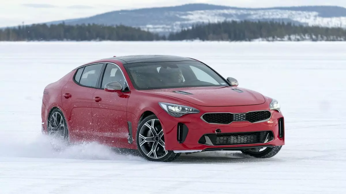 Kia Stinger: die sperdatums vir die voorkoms in Rusland genoem 31283_3