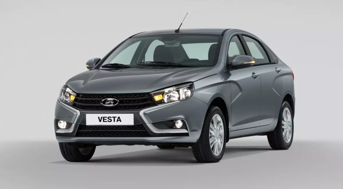 Basis Ausrüstung Lada Vesta ass méi räich ginn 31294_1