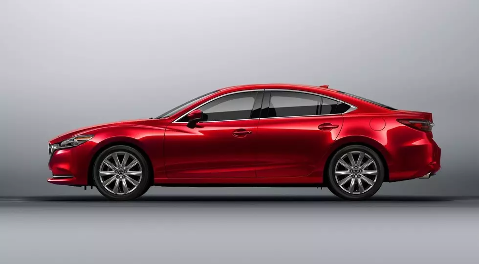 Абноўленая Mazda6: раскошная камплектацыя і турбомотор 31332_2