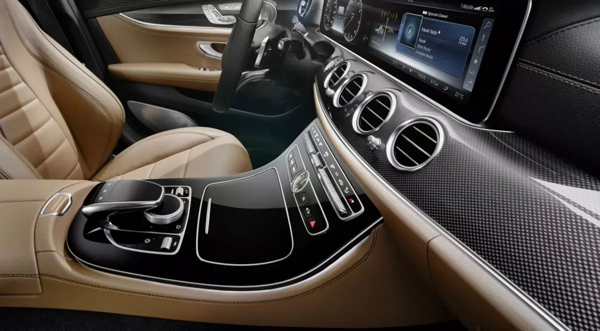 Original-2017_Mercedes-Benz_e-class_-7.jpg