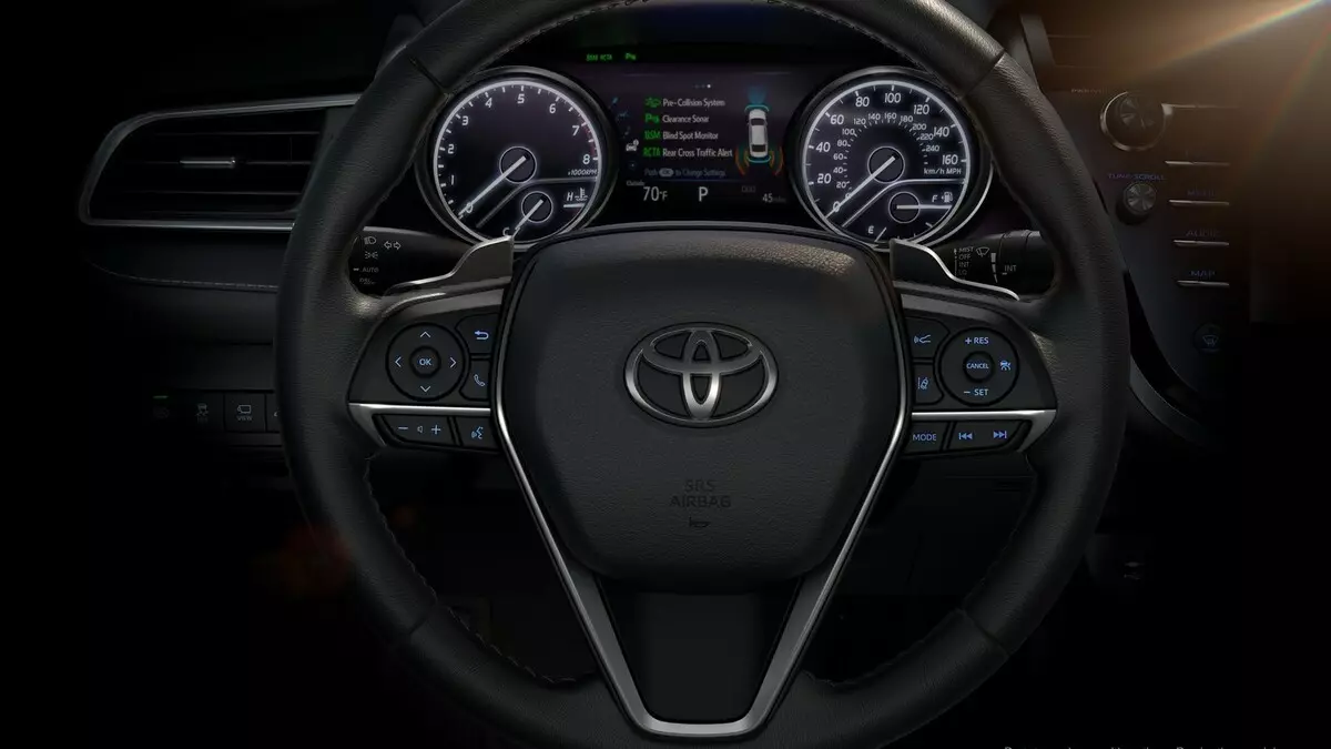 Toyota introduziu uma nova geração Camry 31439_9