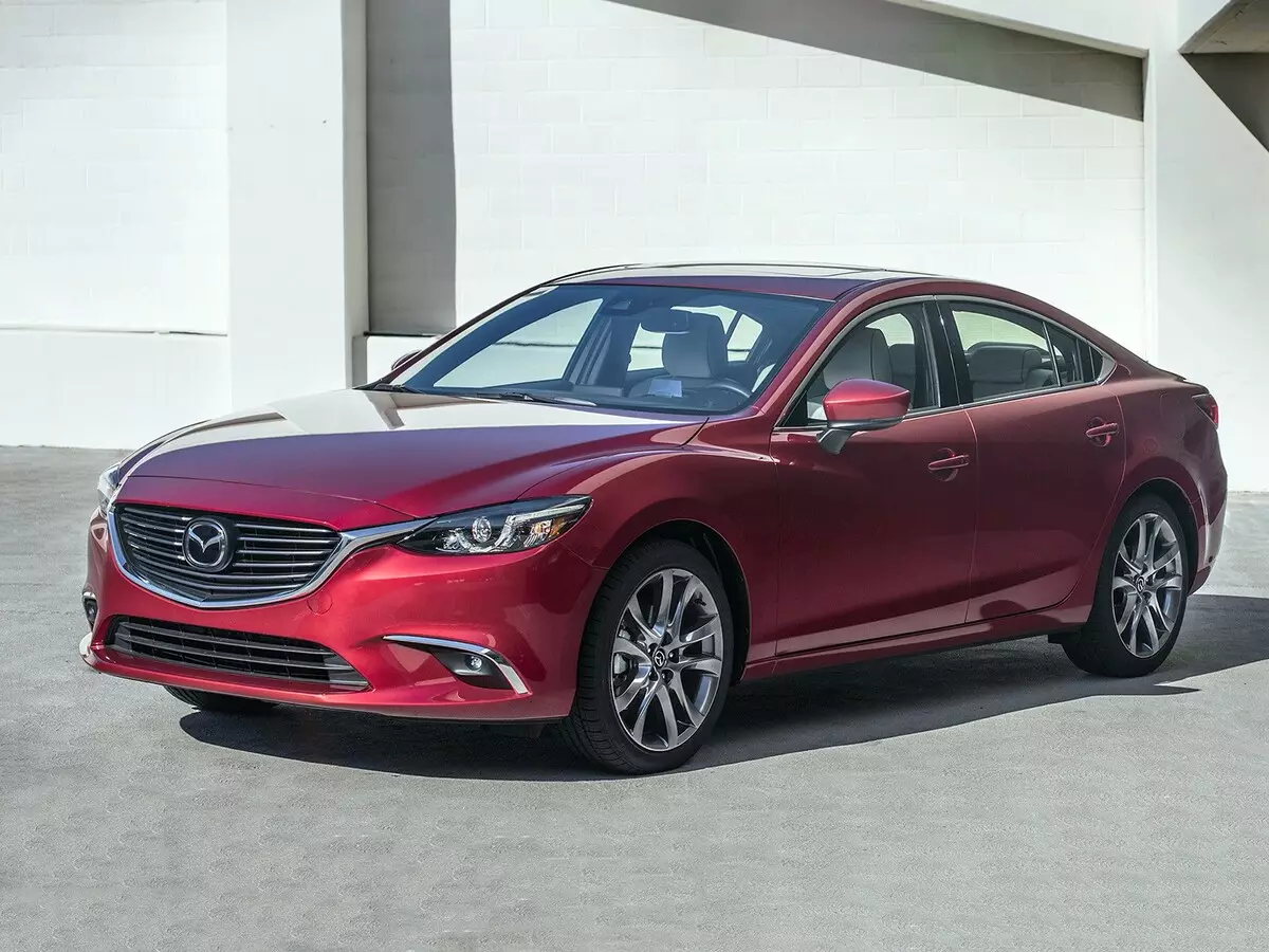 Mazda nevezte a rubel árát a frissített "hatter"