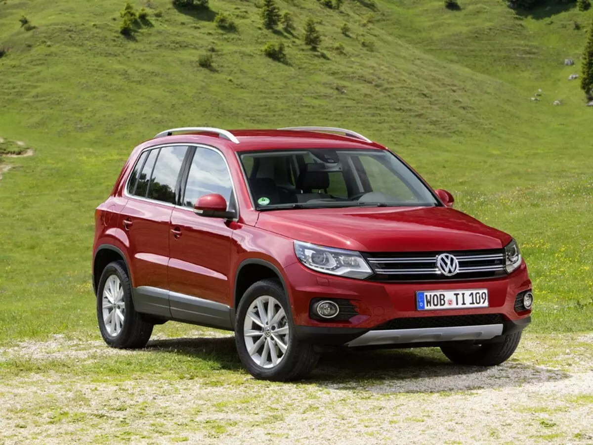 ფოტოში: ფაქტობრივი თაობა Volkswagen Tiguan