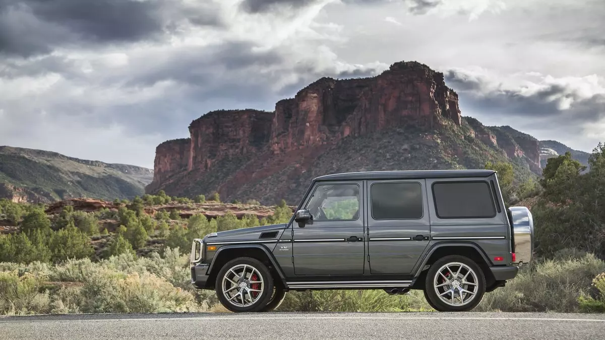 Loo magacaabay taariikhda ugu dambeeya ee ugu dambeeya ee Mercces-Benz G-Class 31620_2