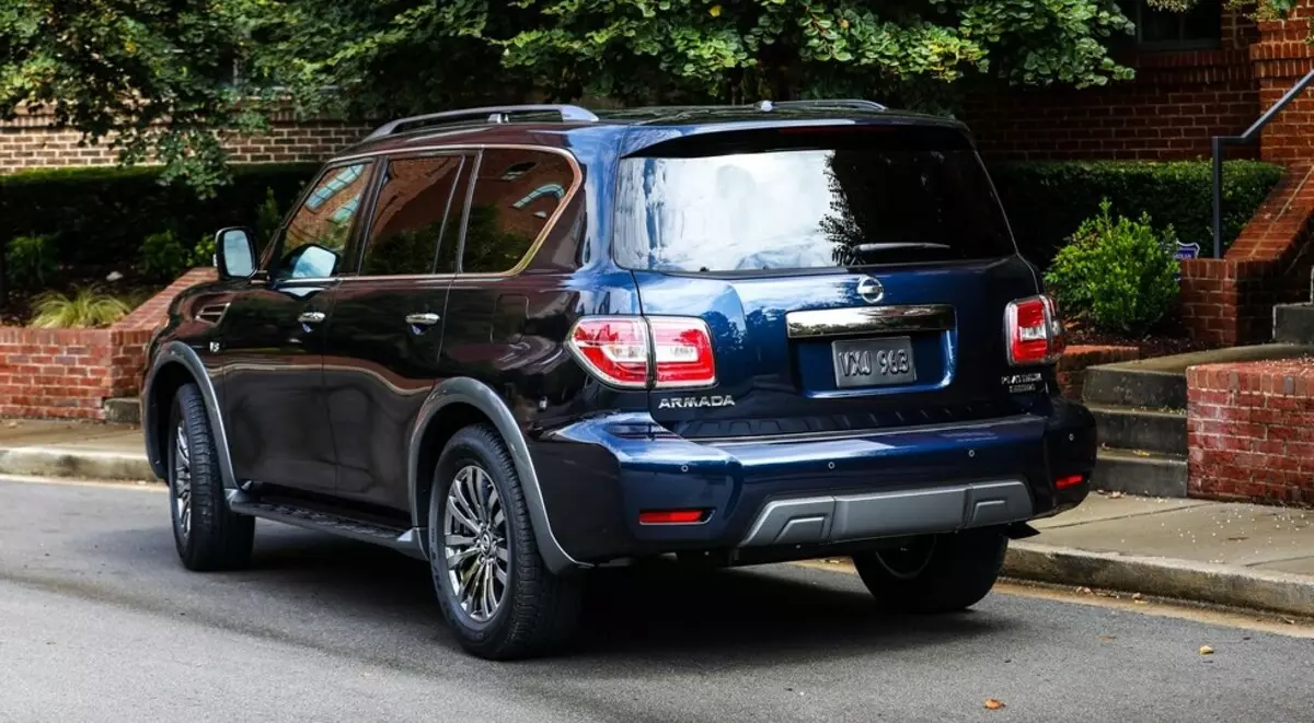 Den Nissan Armada SUV krut eng luxuriéis Versioun 31676_3