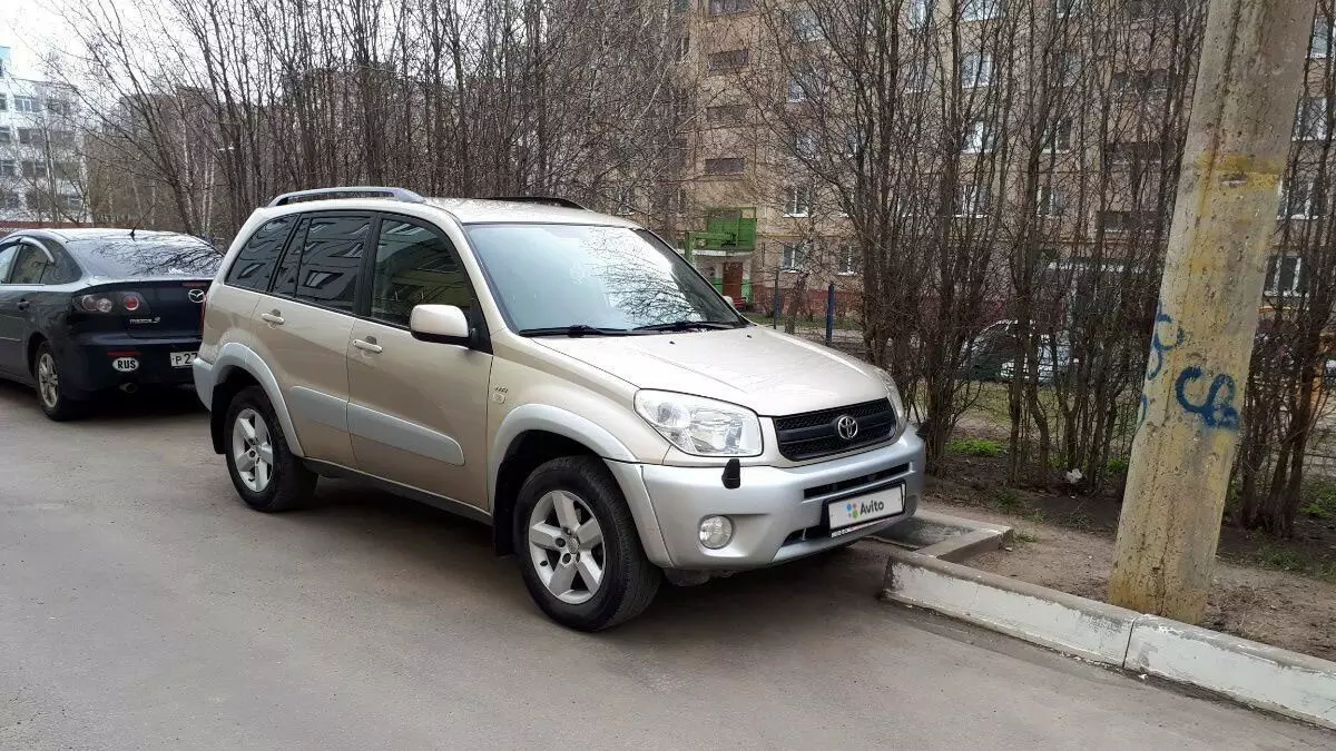 Мисли NIVA, танҳо беҳтар аст: Оё барои хариди Toyota Rav4 II барои 500 ҳазор рубл 31681_16