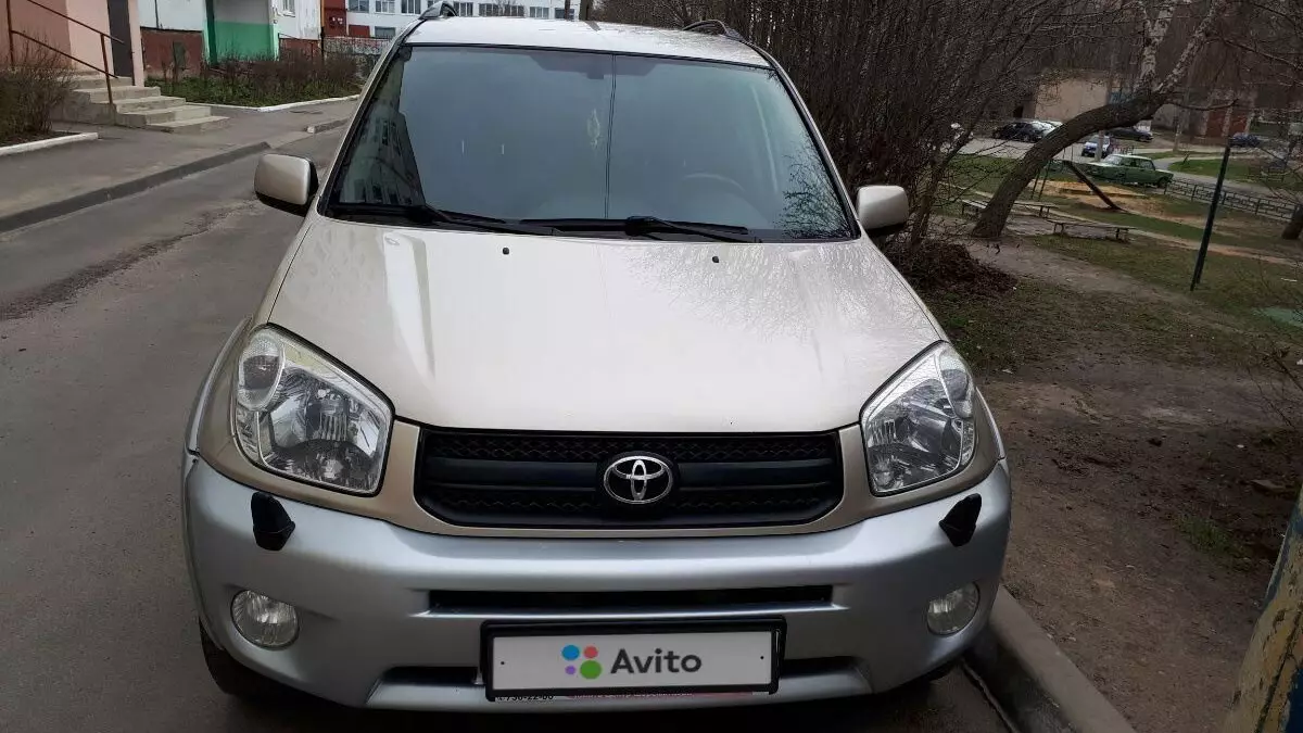 Gilla Niva, bara bättre: Är det värt att köpa Toyota Rav4 II för 500 tusen rubel 31681_17