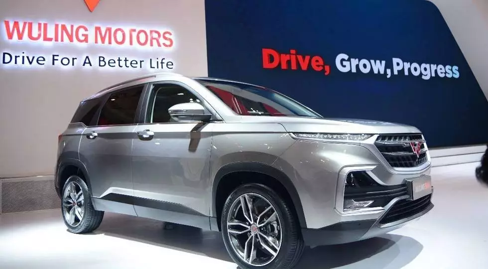 Nan foto a: Wuling SUV