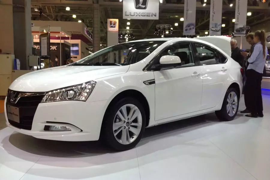 Sedan luxgen5.