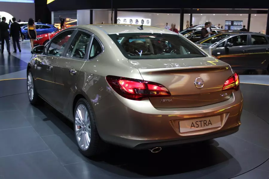 OPEL ASTRA SEDAN.