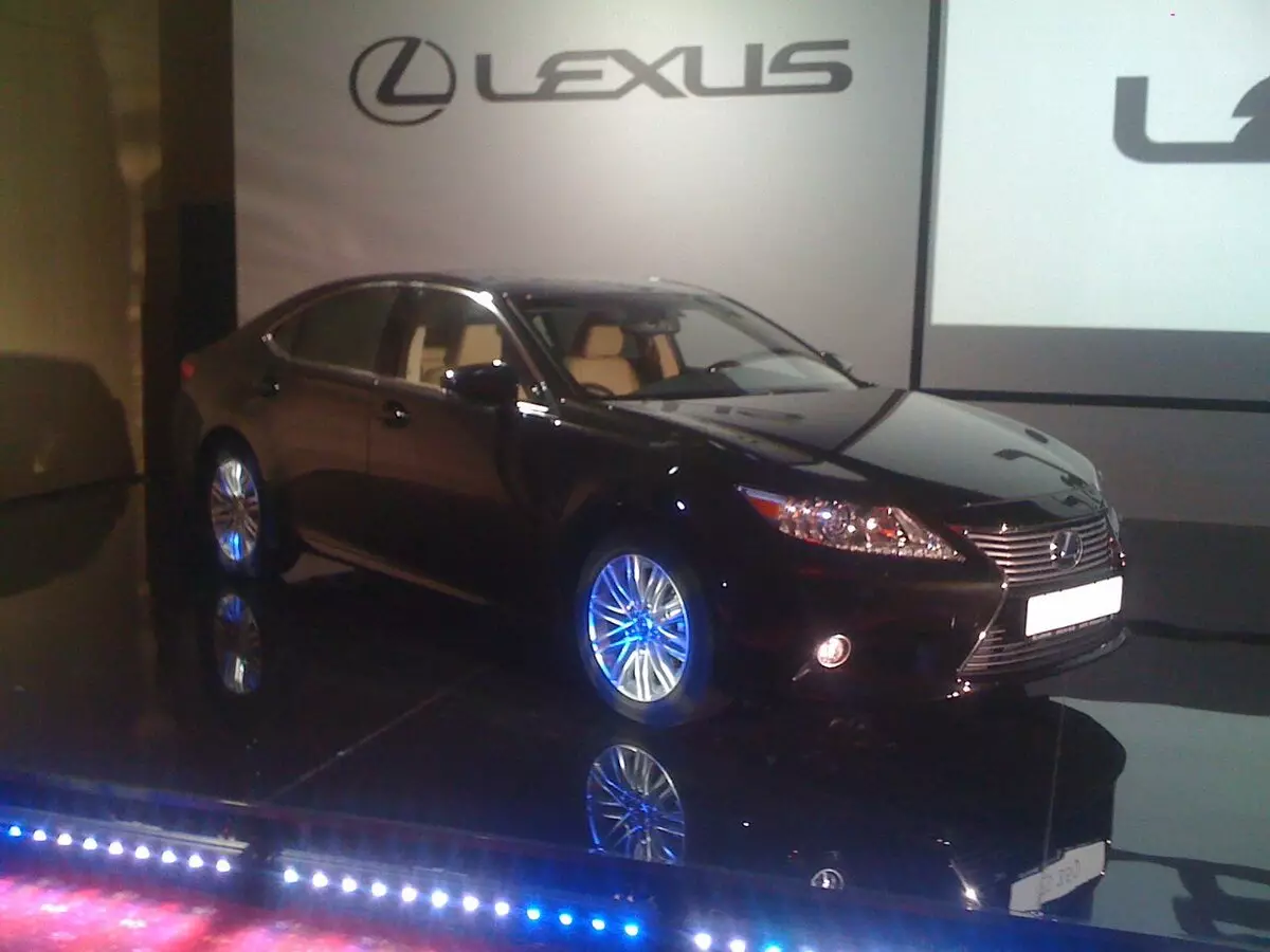 Nové lexus es